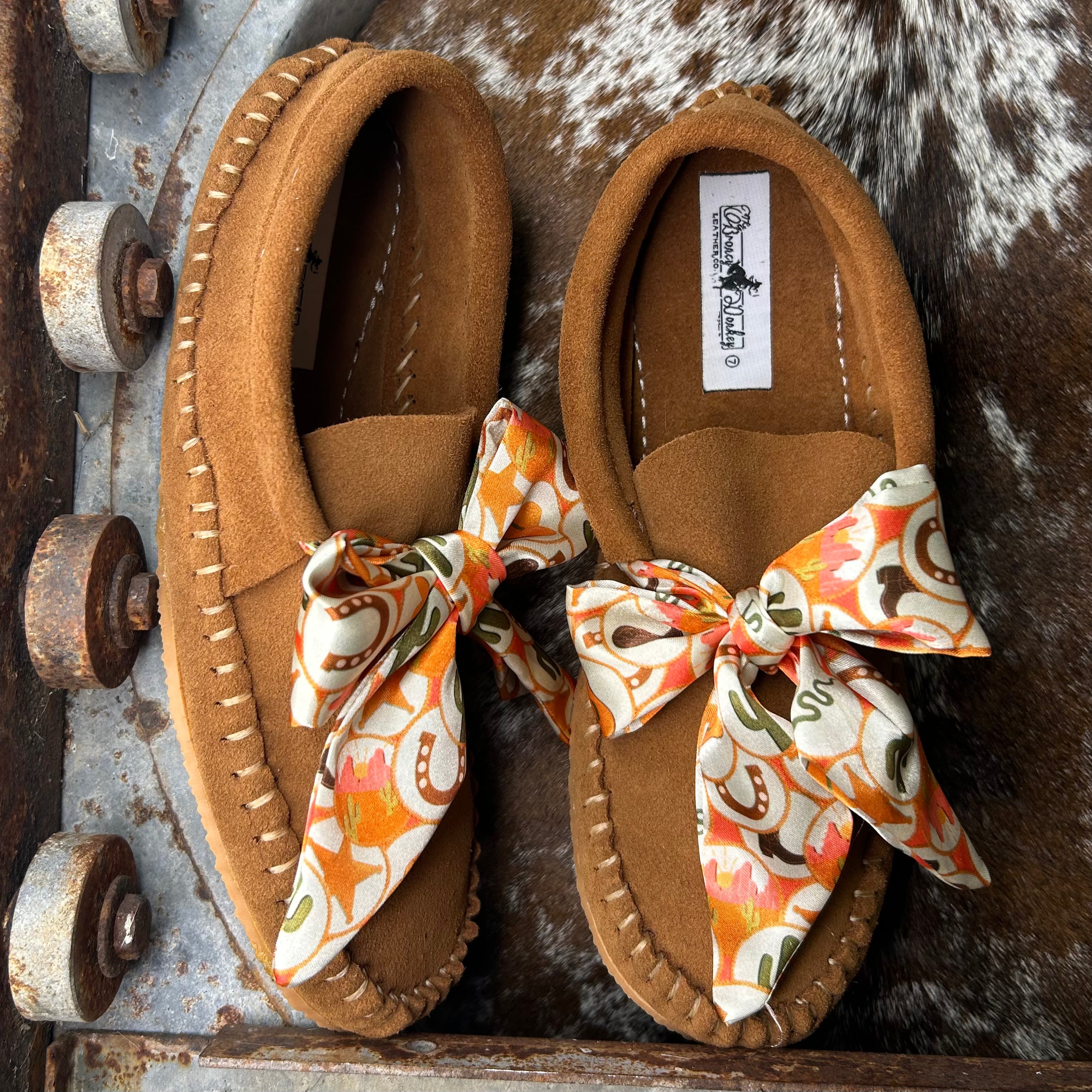 Wild Rag Muleys (Size 7) – Broncy Donkey Leather Co